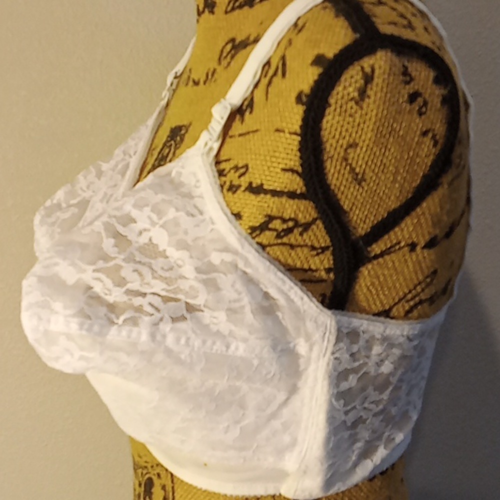 Vintage 1950's 1960's White Pinup Bullet Bra Pennyrich - Gem